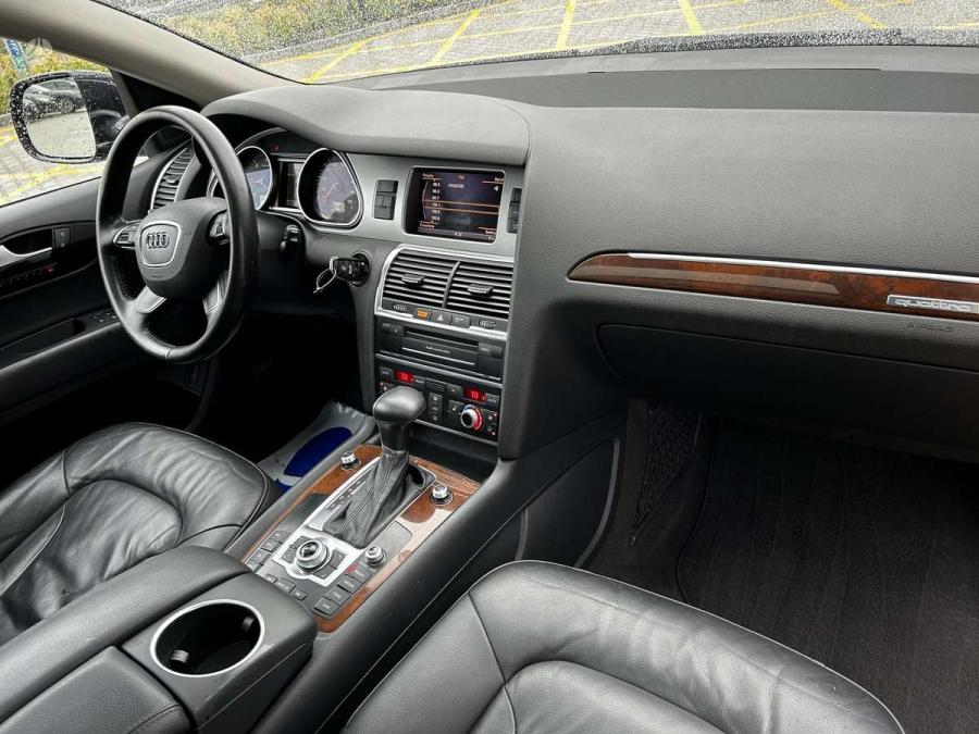 Audi Q7 2012 in Vilnius, with an engine capacity of 2.97 L and mileage of 301 thousand km for 9999 €, photo 13 on AUTOMOTO.COM.LV