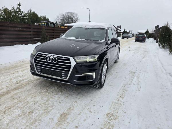 Black Audi Q7 e-tron 2016 in Kaunas, with an engine capacity of 3.00 L and mileage of 246 thousand km for 19950 €, photo 2 on AUTOMOTO.COM.LV