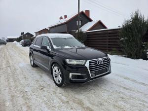 Black Audi Q7 e-tron 2016 in Kaunas, with an engine capacity of 3.00 L and mileage of 246 thousand km for 19950 €, photo 3 on AUTOMOTO.COM.LV