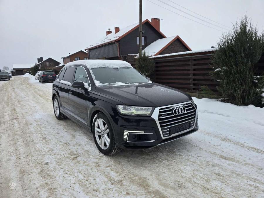 Black Audi Q7 e-tron 2016 in Kaunas, with an engine capacity of 3.00 L and mileage of 246 thousand km for 19950 €, photo 3 on AUTOMOTO.COM.LV