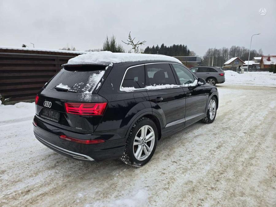 Black Audi Q7 e-tron 2016 in Kaunas, with an engine capacity of 3.00 L and mileage of 246 thousand km for 19950 €, photo 5 on AUTOMOTO.COM.LV
