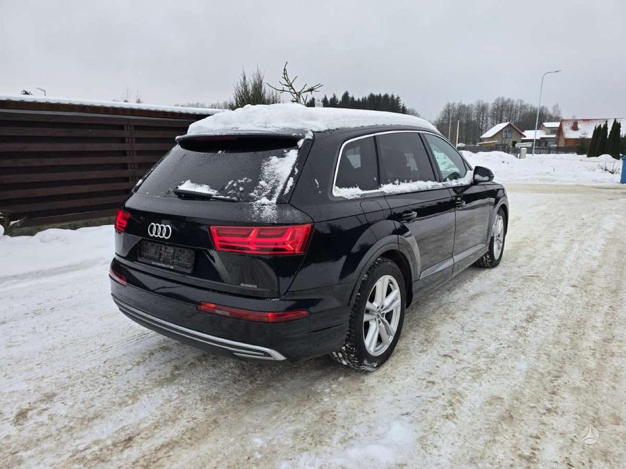 Black Audi Q7 e-tron 2016 in Kaunas, with an engine capacity of 3.00 L and mileage of 246 thousand km for 19950 €, photo 6 on AUTOMOTO.COM.LV