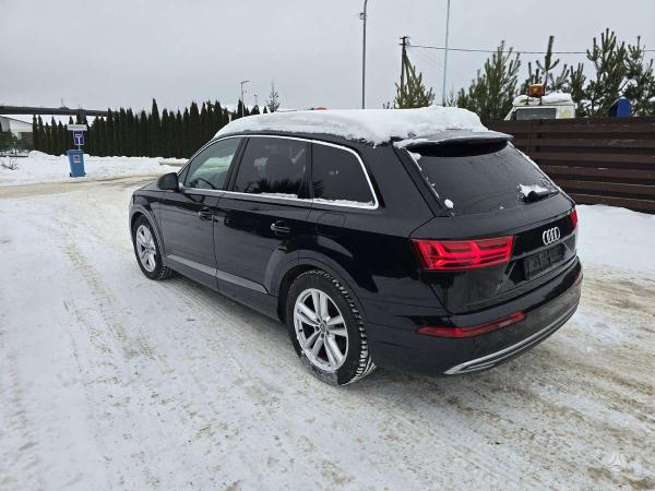 Black Audi Q7 e-tron 2016 in Kaunas, with an engine capacity of 3.00 L and mileage of 246 thousand km for 19950 €, photo 8 on AUTOMOTO.COM.LV