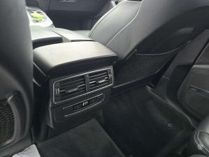 Black Audi Q7 e-tron 2016 in Kaunas, with an engine capacity of 3.00 L and mileage of 246 thousand km for 19950 €, photo 10 on AUTOMOTO.COM.LV