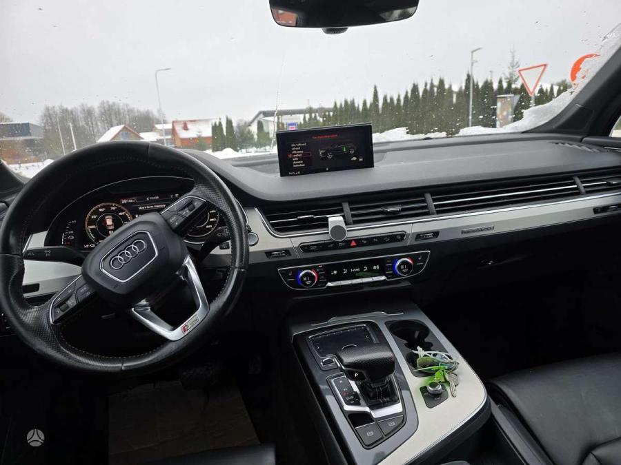 Black Audi Q7 e-tron 2016 in Kaunas, with an engine capacity of 3.00 L and mileage of 246 thousand km for 19950 €, photo 11 on AUTOMOTO.COM.LV