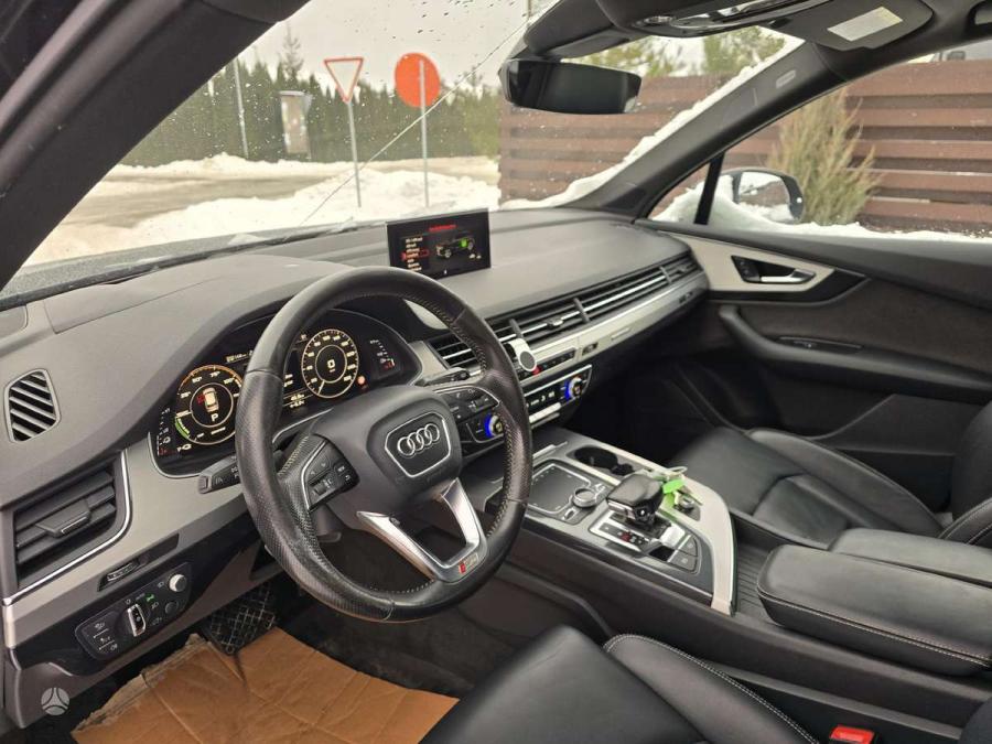 Black Audi Q7 e-tron 2016 in Kaunas, with an engine capacity of 3.00 L and mileage of 246 thousand km for 19950 €, photo 16 on AUTOMOTO.COM.LV