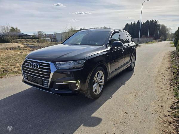 Black Audi Q7 e-tron 2016 in Kaunas, with an engine capacity of 3.00 L and mileage of 246 thousand km for 18800 €, photo 3 on AUTOMOTO.COM.LV