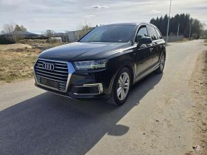 Melns Audi Q7 e-tron 2016 Kauņa, ar dzinēja tilpumu 3.00 L un nobraukumu 246 tūkst. km par 18800 €, foto 5 vietnē AUTOMOTO.COM.LV