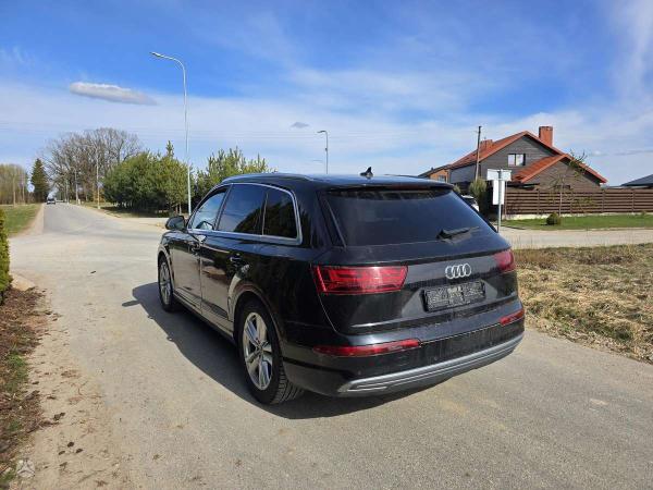 Black Audi Q7 e-tron 2016 in Kaunas, with an engine capacity of 3.00 L and mileage of 246 thousand km for 18800 €, photo 6 on AUTOMOTO.COM.LV