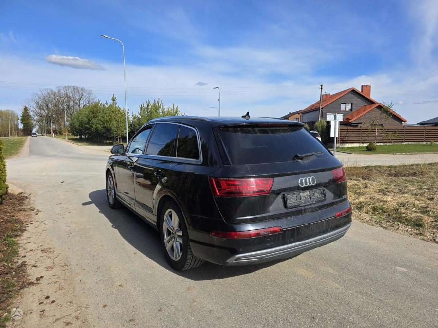 Melns Audi Q7 e-tron 2016 Kauņa, ar dzinēja tilpumu 3.00 L un nobraukumu 246 tūkst. km par 18800 €, foto 7 vietnē AUTOMOTO.COM.LV