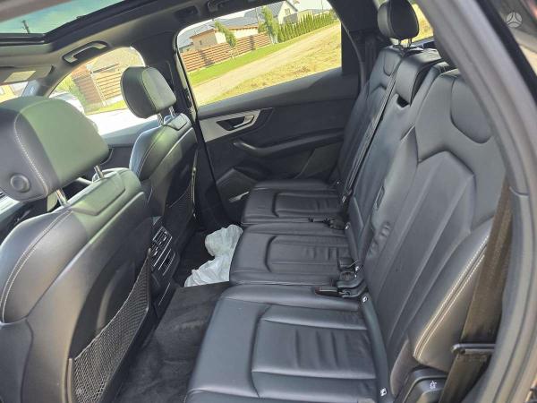 Black Audi Q7 e-tron 2016 in Kaunas, with an engine capacity of 3.00 L and mileage of 246 thousand km for 18800 €, photo 7 on AUTOMOTO.COM.LV