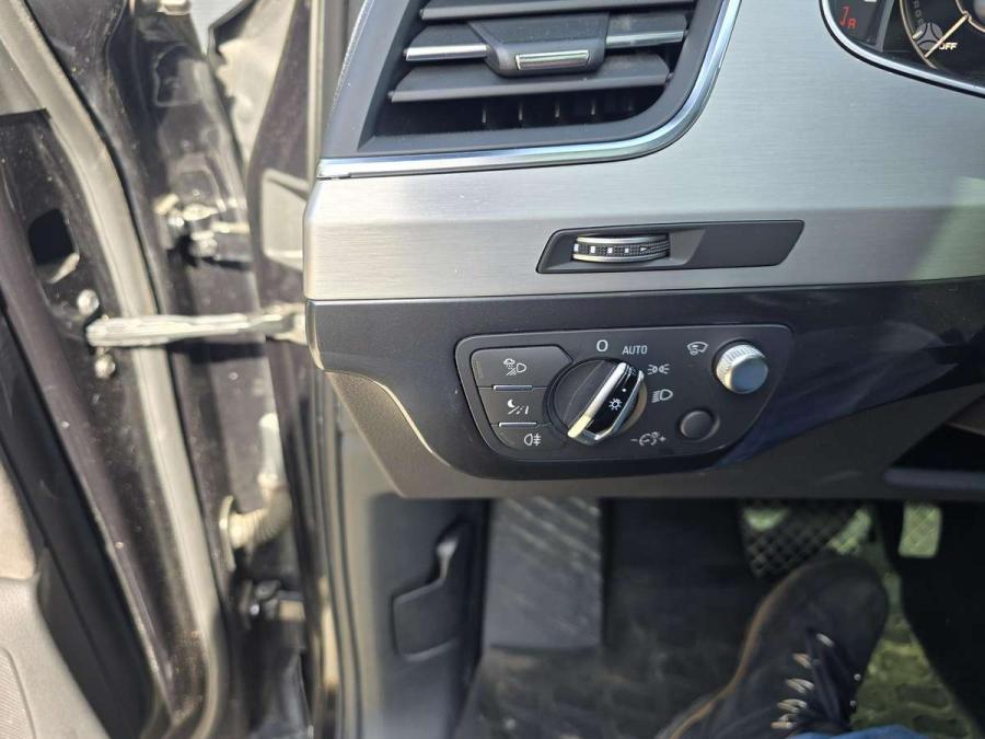 Melns Audi Q7 e-tron 2016 Kauņa, ar dzinēja tilpumu 3.00 L un nobraukumu 246 tūkst. km par 18800 €, foto 18 vietnē AUTOMOTO.COM.LV