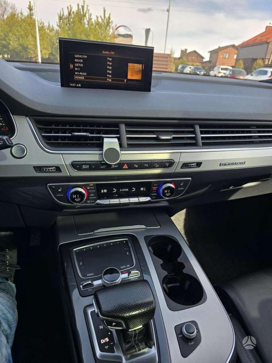 Melns Audi Q7 e-tron 2016 Kauņa, ar dzinēja tilpumu 3.00 L un nobraukumu 246 tūkst. km par 18800 €, foto 22 vietnē AUTOMOTO.COM.LV