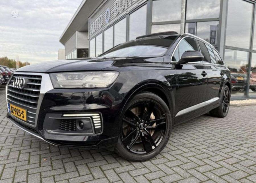 Black Audi Q7 e-tron 2016 in Kaunas, with an engine capacity of 3.00 L and mileage of 295 thousand km for 21900 €, photo 1 on AUTOMOTO.COM.LV