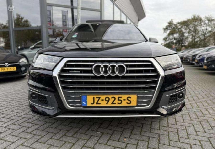 Black Audi Q7 e-tron 2016 in Kaunas, with an engine capacity of 3.00 L and mileage of 295 thousand km for 21900 €, photo 3 on AUTOMOTO.COM.LV
