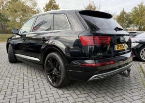 Black Audi Q7 e-tron 2016 in Kaunas, with an engine capacity of 3.00 L and mileage of 295 thousand km for 21900 €, photo 4 on AUTOMOTO.COM.LV