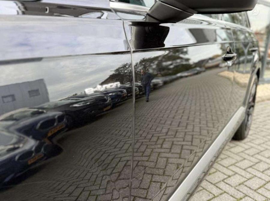 Black Audi Q7 e-tron 2016 in Kaunas, with an engine capacity of 3.00 L and mileage of 295 thousand km for 21900 €, photo 7 on AUTOMOTO.COM.LV