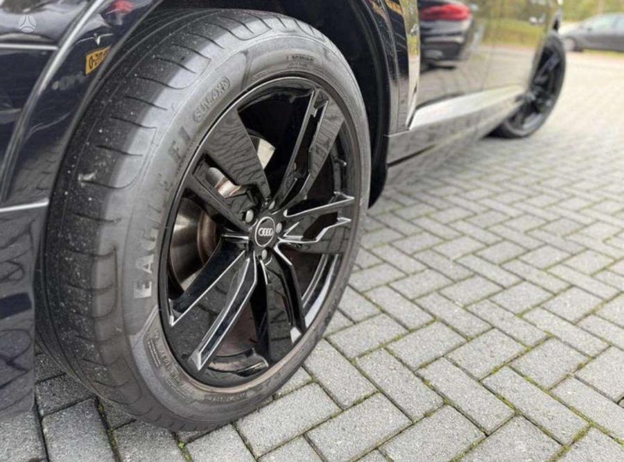 Black Audi Q7 e-tron 2016 in Kaunas, with an engine capacity of 3.00 L and mileage of 295 thousand km for 21900 €, photo 9 on AUTOMOTO.COM.LV