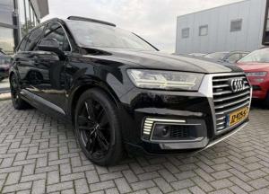 Black Audi Q7 e-tron 2016 in Kaunas, with an engine capacity of 3.00 L and mileage of 295 thousand km for 21900 €, photo 11 on AUTOMOTO.COM.LV