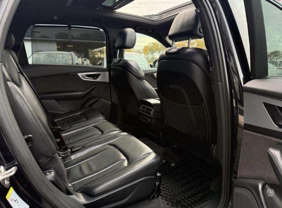 Black Audi Q7 e-tron 2016 in Kaunas, with an engine capacity of 3.00 L and mileage of 295 thousand km for 21900 €, photo 21 on AUTOMOTO.COM.LV