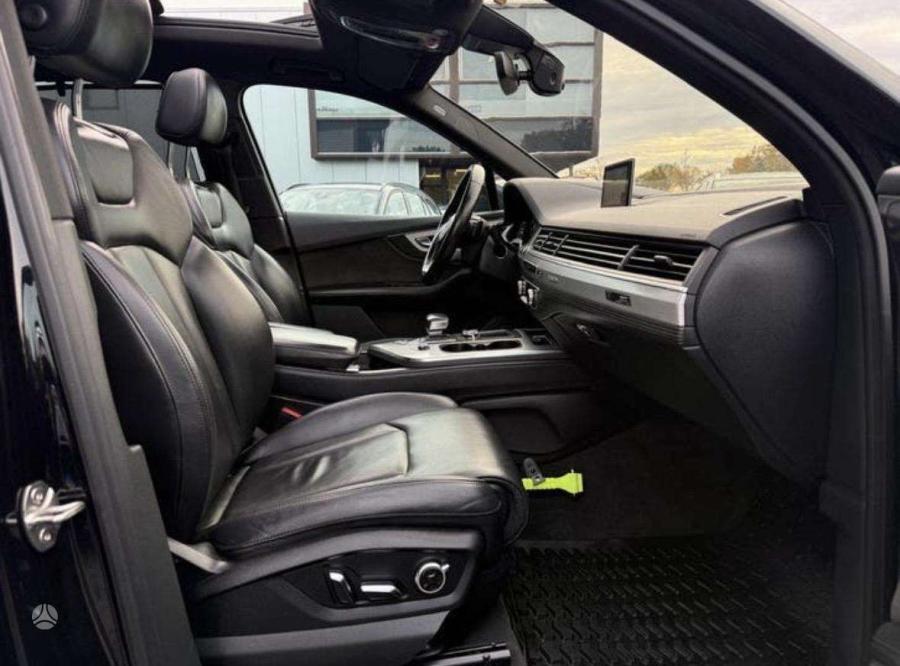 Black Audi Q7 e-tron 2016 in Kaunas, with an engine capacity of 3.00 L and mileage of 295 thousand km for 21900 €, photo 22 on AUTOMOTO.COM.LV