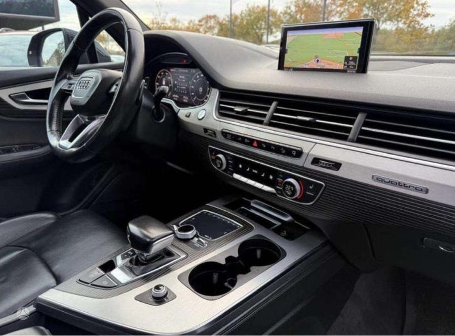Black Audi Q7 e-tron 2016 in Kaunas, with an engine capacity of 3.00 L and mileage of 295 thousand km for 21900 €, photo 23 on AUTOMOTO.COM.LV