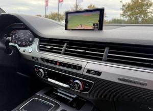Black Audi Q7 e-tron 2016 in Kaunas, with an engine capacity of 3.00 L and mileage of 295 thousand km for 21900 €, photo 24 on AUTOMOTO.COM.LV