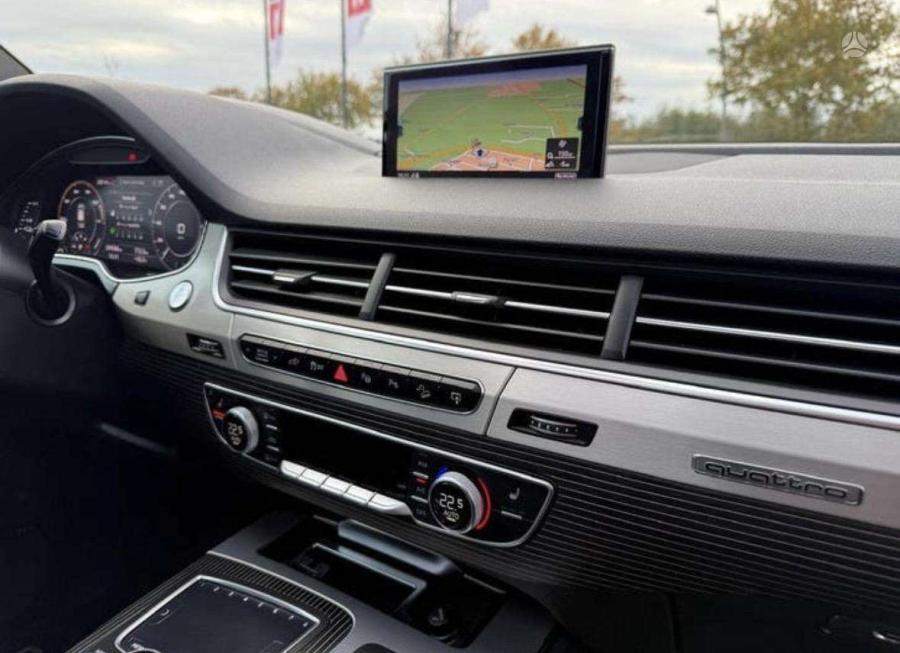 Black Audi Q7 e-tron 2016 in Kaunas, with an engine capacity of 3.00 L and mileage of 295 thousand km for 21900 €, photo 24 on AUTOMOTO.COM.LV