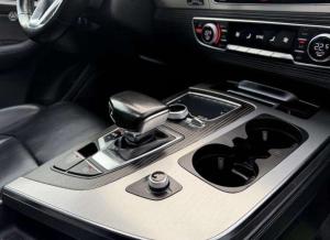 Black Audi Q7 e-tron 2016 in Kaunas, with an engine capacity of 3.00 L and mileage of 295 thousand km for 21900 €, photo 25 on AUTOMOTO.COM.LV