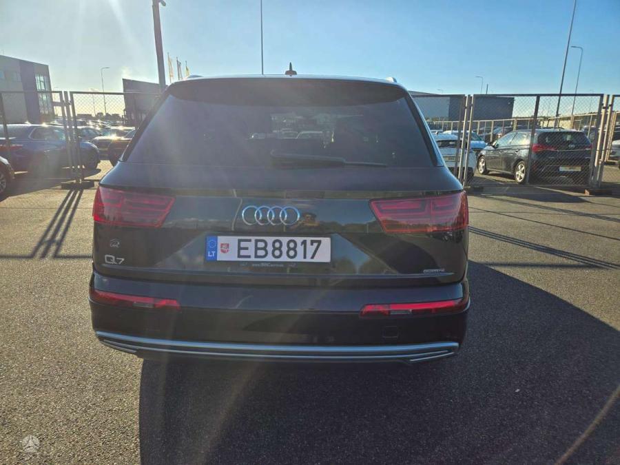 Melns Audi Q7 e-tron 2016 Rīga, ar dzinēja tilpumu 2.97 L un nobraukumu 352 tūkst. km par 21000 €, foto 3 vietnē AUTOMOTO.COM.LV