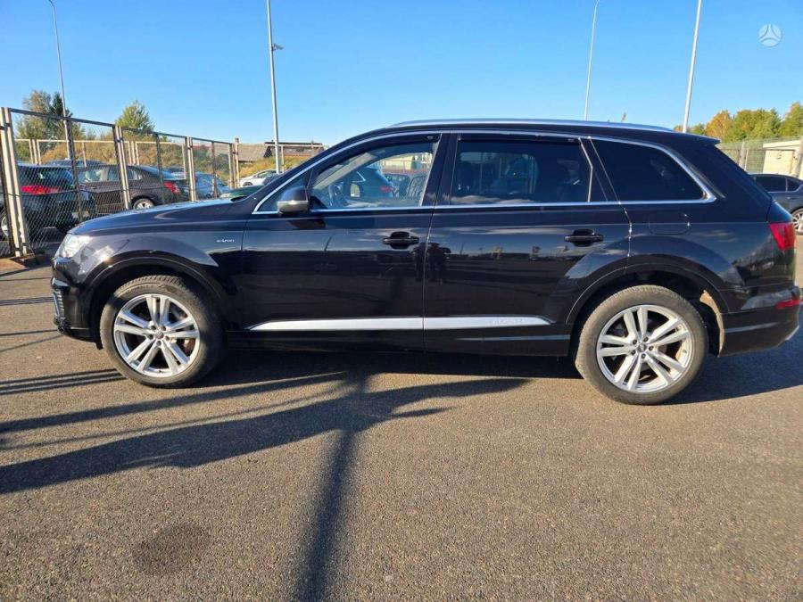 Melns Audi Q7 e-tron 2016 Rīga, ar dzinēja tilpumu 2.97 L un nobraukumu 352 tūkst. km par 21000 €, foto 5 vietnē AUTOMOTO.COM.LV