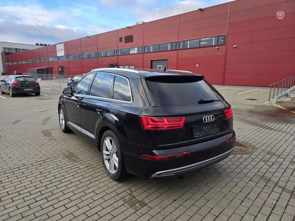 Black Audi Q7 e-tron 2016 in Kaunas, with an engine capacity of 3.00 L and mileage of 246 thousand km for 18999 €, photo 2 on AUTOMOTO.COM.LV