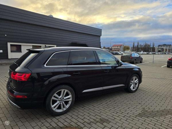Black Audi Q7 e-tron 2016 in Kaunas, with an engine capacity of 3.00 L and mileage of 246 thousand km for 18999 €, photo 4 on AUTOMOTO.COM.LV