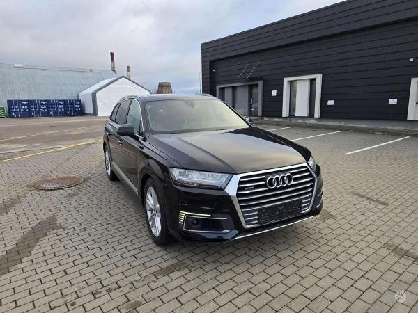Black Audi Q7 e-tron 2016 in Kaunas, with an engine capacity of 3.00 L and mileage of 246 thousand km for 18999 €, photo 9 on AUTOMOTO.COM.LV