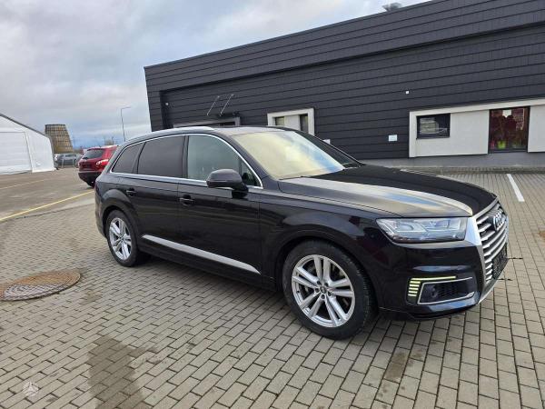 Black Audi Q7 e-tron 2016 in Kaunas, with an engine capacity of 3.00 L and mileage of 246 thousand km for 18999 €, photo 10 on AUTOMOTO.COM.LV