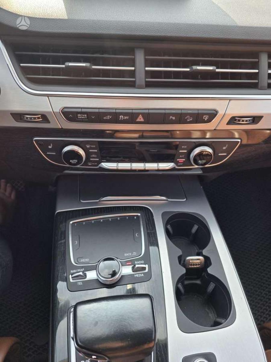 Zils Audi Q7 e-tron 2016 Kauņa, ar dzinēja tilpumu 3.00 L un nobraukumu 301 tūkst. km par 20300 €, foto 9 vietnē AUTOMOTO.COM.LV