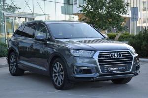 Pelēks Audi Q7 e-tron 2016 Viļņa, ar dzinēja tilpumu 3.00 L un nobraukumu 270 tūkst. km par 20500 €, foto 5 vietnē AUTOMOTO.COM.LV