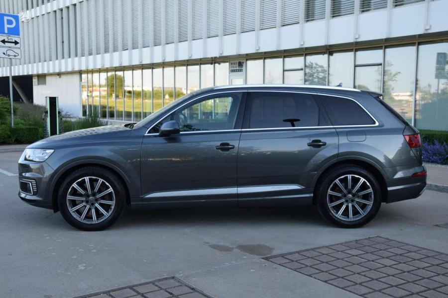 Pelēks Audi Q7 e-tron 2016 Viļņa, ar dzinēja tilpumu 3.00 L un nobraukumu 270 tūkst. km par 20500 €, foto 8 vietnē AUTOMOTO.COM.LV