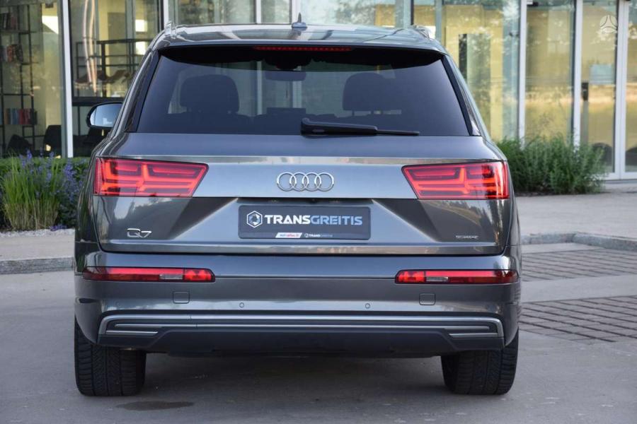 Pelēks Audi Q7 e-tron 2016 Viļņa, ar dzinēja tilpumu 3.00 L un nobraukumu 270 tūkst. km par 20500 €, foto 10 vietnē AUTOMOTO.COM.LV