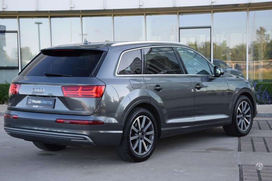 Pelēks Audi Q7 e-tron 2016 Viļņa, ar dzinēja tilpumu 3.00 L un nobraukumu 270 tūkst. km par 20500 €, foto 11 vietnē AUTOMOTO.COM.LV