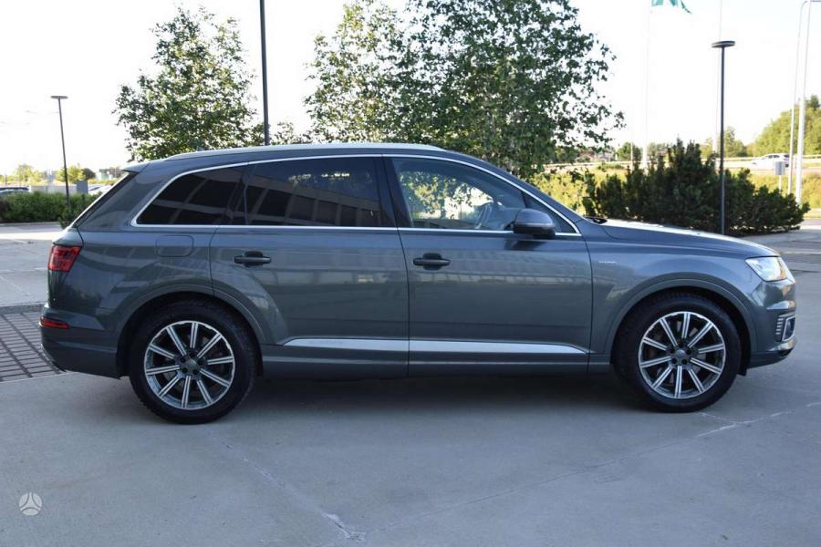 Pelēks Audi Q7 e-tron 2016 Viļņa, ar dzinēja tilpumu 3.00 L un nobraukumu 270 tūkst. km par 20500 €, foto 12 vietnē AUTOMOTO.COM.LV