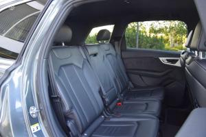 Pelēks Audi Q7 e-tron 2016 Viļņa, ar dzinēja tilpumu 3.00 L un nobraukumu 270 tūkst. km par 20500 €, foto 22 vietnē AUTOMOTO.COM.LV