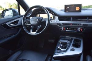 Pelēks Audi Q7 e-tron 2016 Viļņa, ar dzinēja tilpumu 3.00 L un nobraukumu 270 tūkst. km par 20500 €, foto 25 vietnē AUTOMOTO.COM.LV