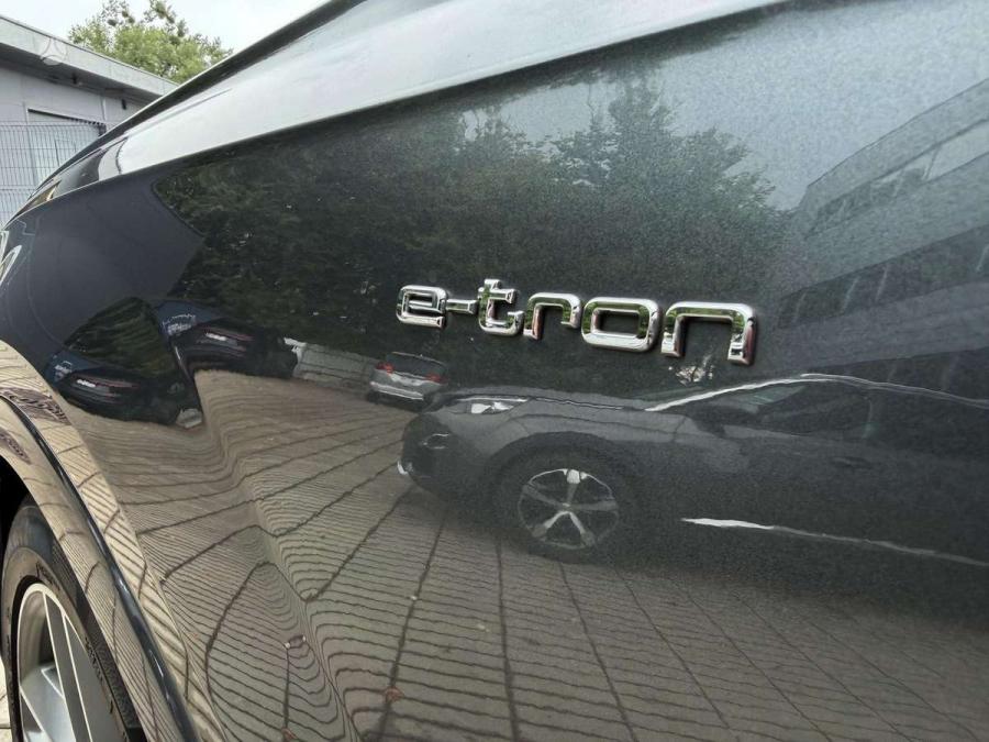 Pelēks Audi Q7 e-tron 2016 Kauņa, ar dzinēja tilpumu 2.97 L un nobraukumu 348 tūkst. km par 17900 €, foto 6 vietnē AUTOMOTO.COM.LV