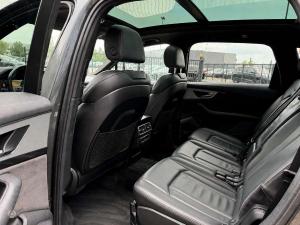 Pelēks Audi Q7 e-tron 2016 Kauņa, ar dzinēja tilpumu 2.97 L un nobraukumu 348 tūkst. km par 17900 €, foto 21 vietnē AUTOMOTO.COM.LV
