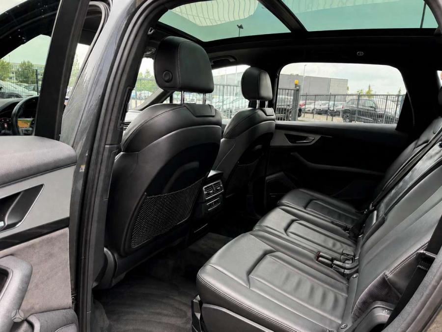 Pelēks Audi Q7 e-tron 2016 Kauņa, ar dzinēja tilpumu 2.97 L un nobraukumu 348 tūkst. km par 17900 €, foto 21 vietnē AUTOMOTO.COM.LV