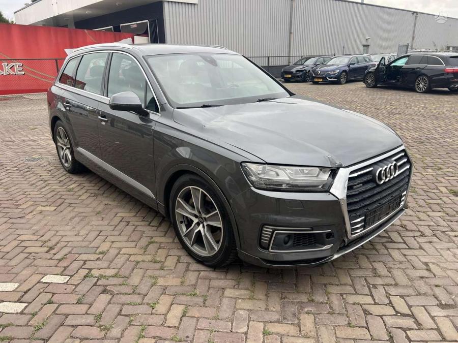 Grey Audi Q7 e-tron 2016 in Vilnius, with an engine capacity of 0.00 L and mileage of 256 thousand km for 14500 €, photo 1 on AUTOMOTO.COM.LV