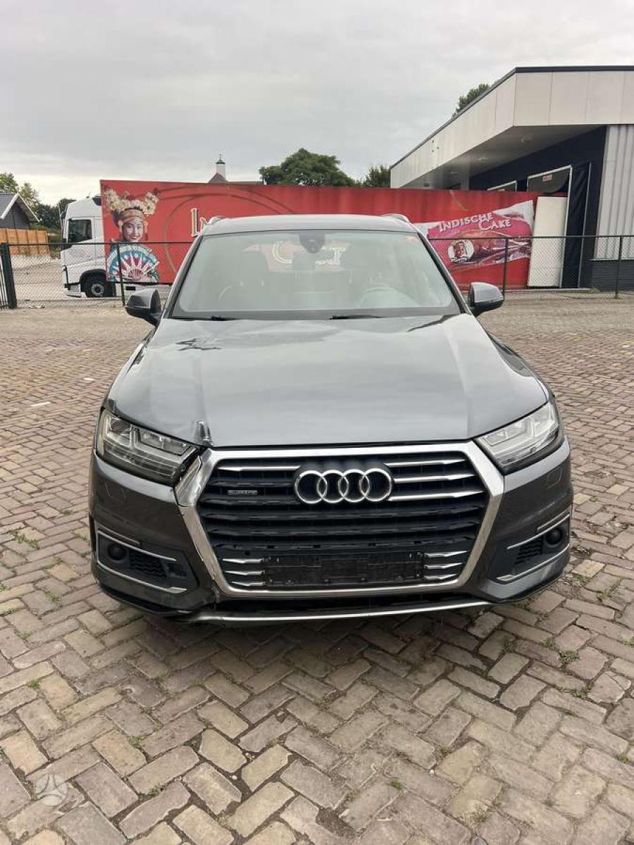 Grey Audi Q7 e-tron 2016 in Vilnius, with an engine capacity of 0.00 L and mileage of 256 thousand km for 14500 €, photo 3 on AUTOMOTO.COM.LV