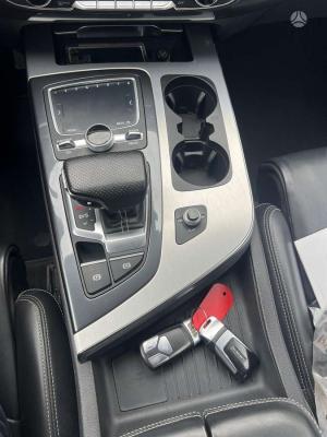 Grey Audi Q7 e-tron 2016 in Vilnius, with an engine capacity of 0.00 L and mileage of 256 thousand km for 14500 €, photo 11 on AUTOMOTO.COM.LV