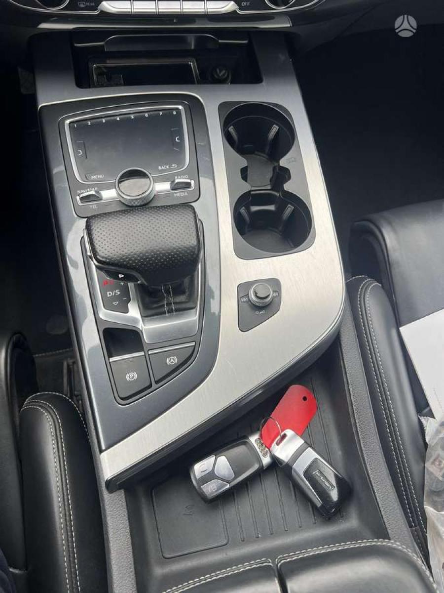 Grey Audi Q7 e-tron 2016 in Vilnius, with an engine capacity of 0.00 L and mileage of 256 thousand km for 14500 €, photo 11 on AUTOMOTO.COM.LV